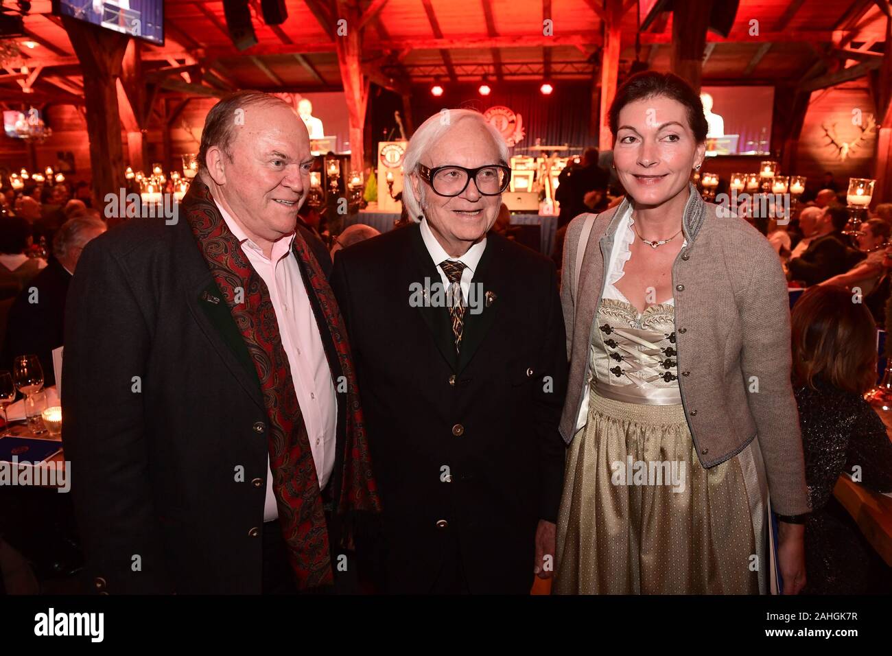 Erding, Germany. 29th Dec, 2019. Werner Brombach (M), owner of Erdinger ...