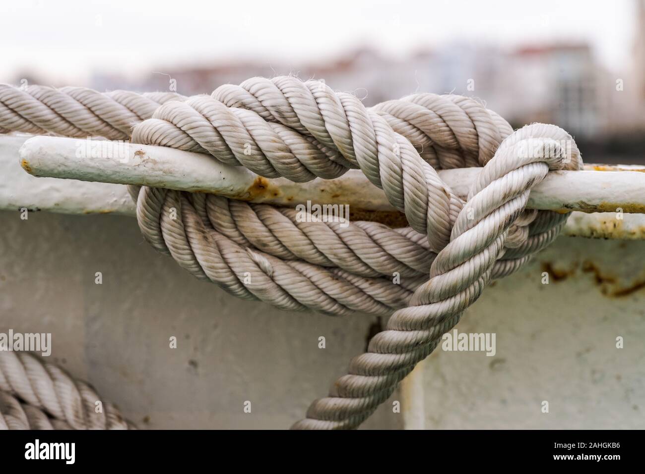 sailor knot made with thick white rope Stock Photo - Alamy