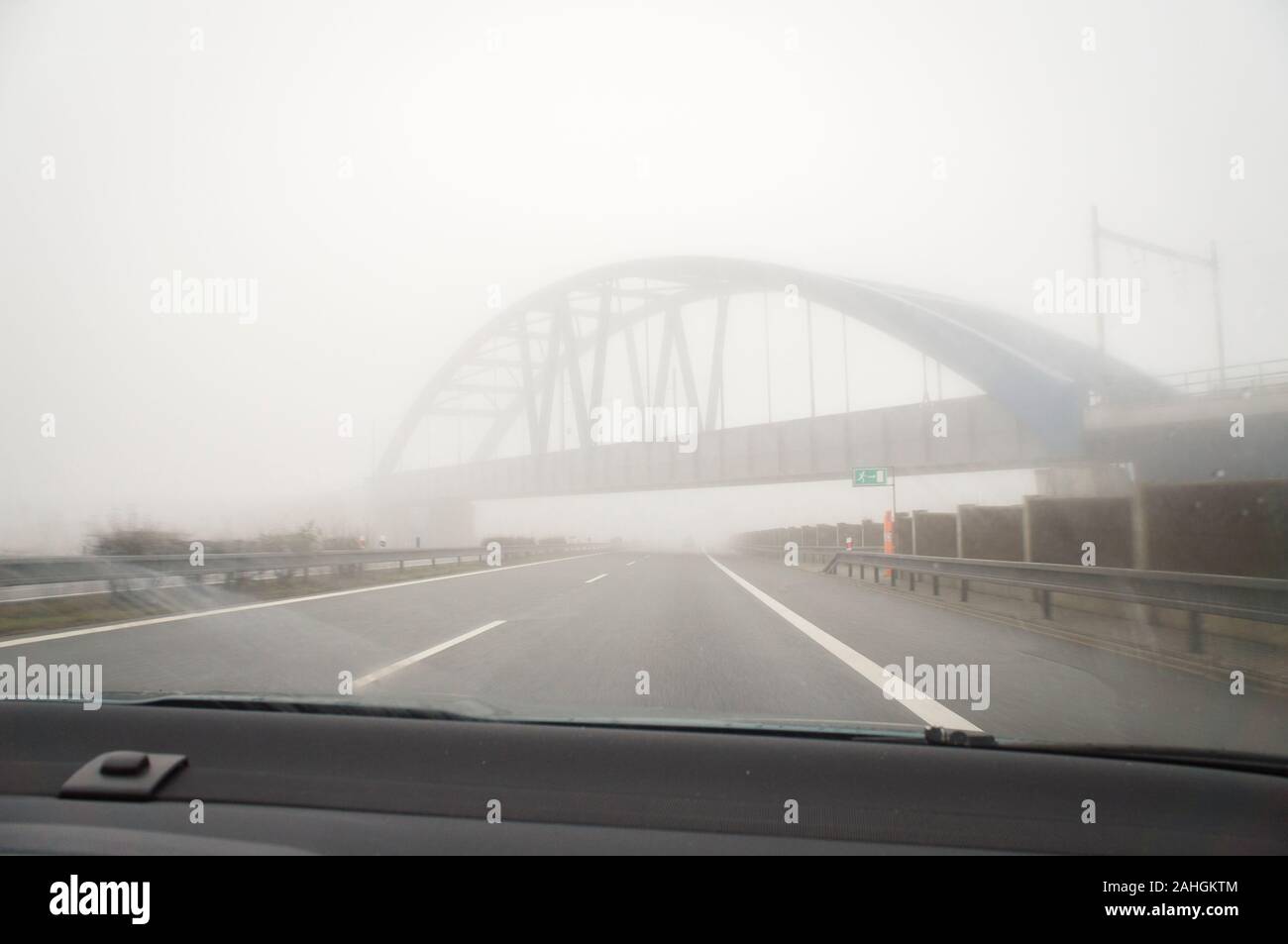 thick, heavy, dense fog, winter, European route E55, D3 motorway, steel ...