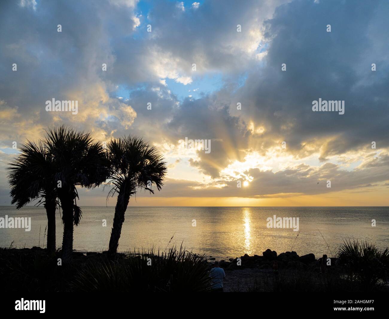 Colorful beach sunset clouds hi-res stock photography and images - Alamy