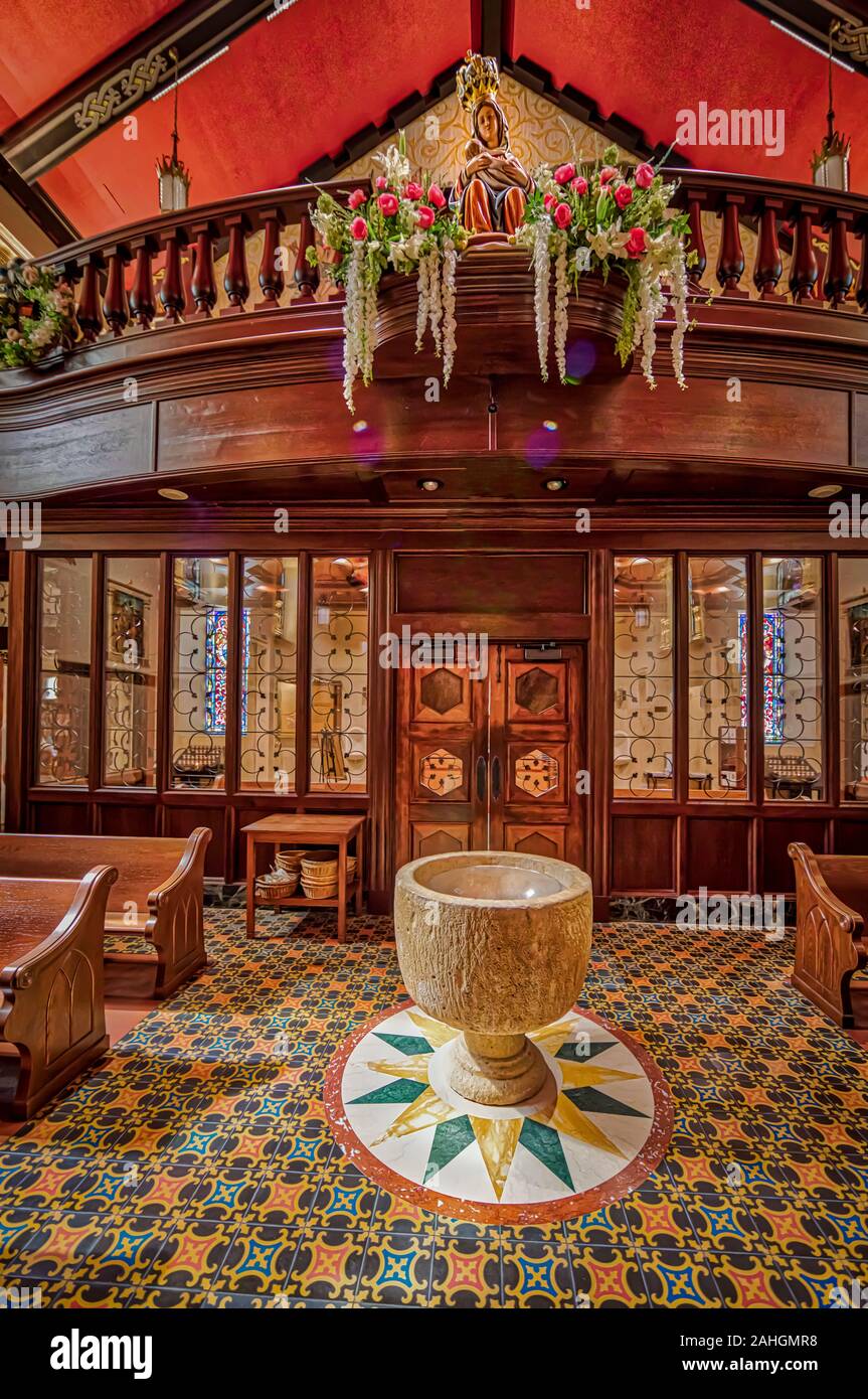 Catholic basilica cathedral blessed hi-res stock photography and images ...