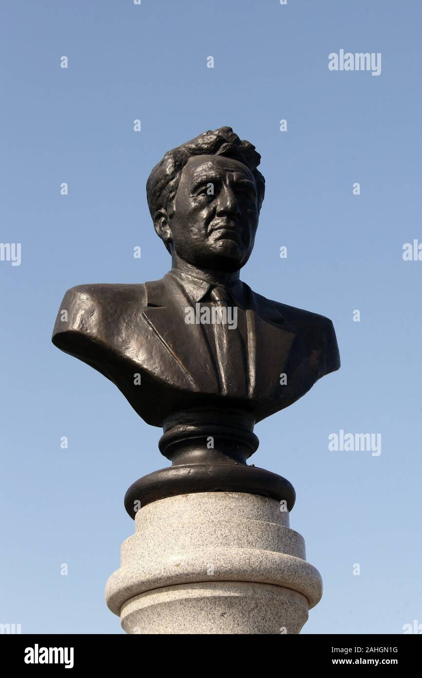 Bust of Asyrberdi Kurt at Inspiration Alley in Ashgabat Stock Photo - Alamy