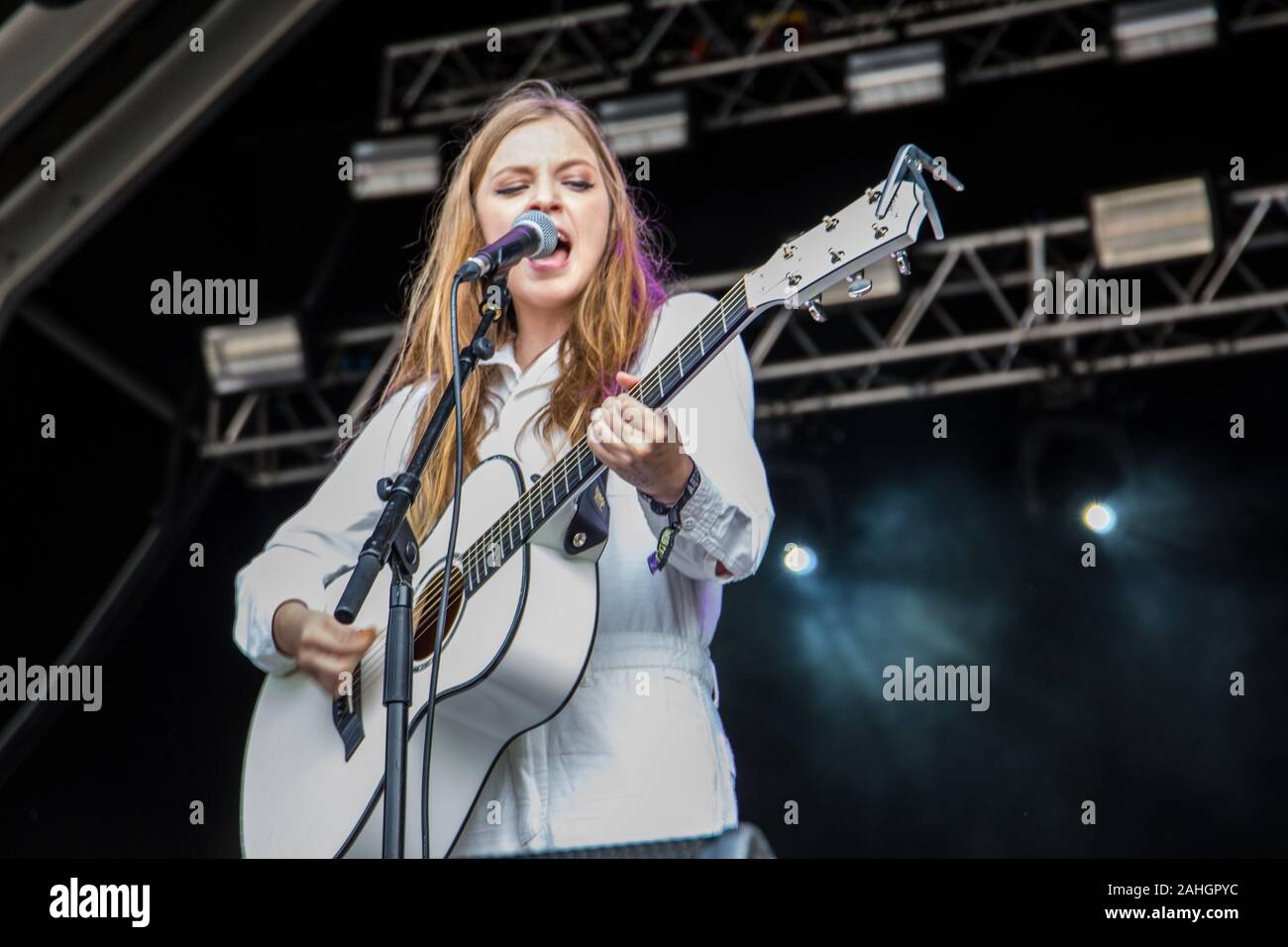 Singer jade bird hi-res stock photography and images - Alamy