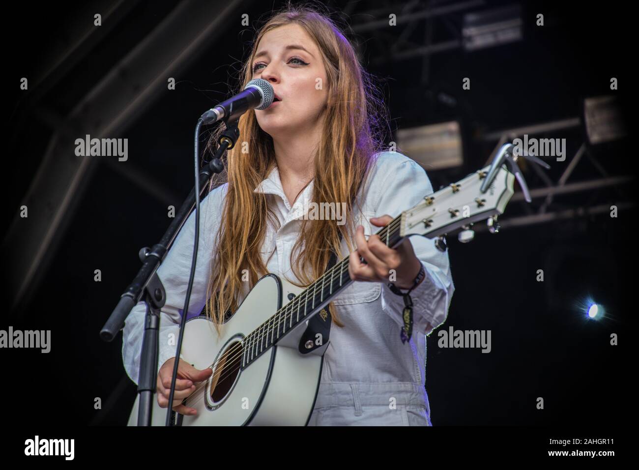 Singer jade bird hi-res stock photography and images - Alamy