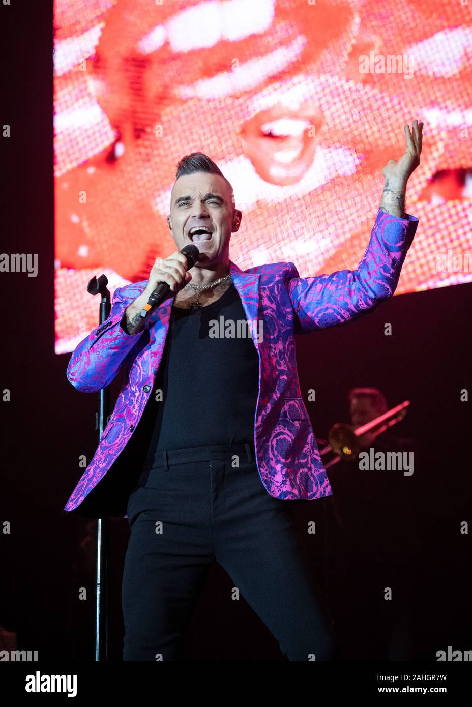Robbie williams angels hi-res stock photography and images - Alamy