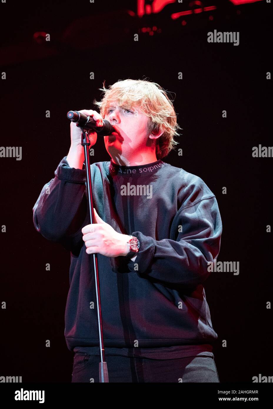 Lewis capaldi sing hi-res stock photography and images - Alamy
