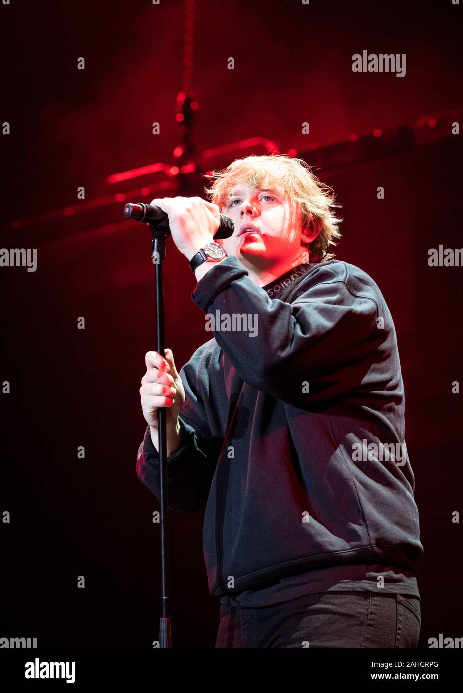 Lewis capaldi sing hi-res stock photography and images - Alamy