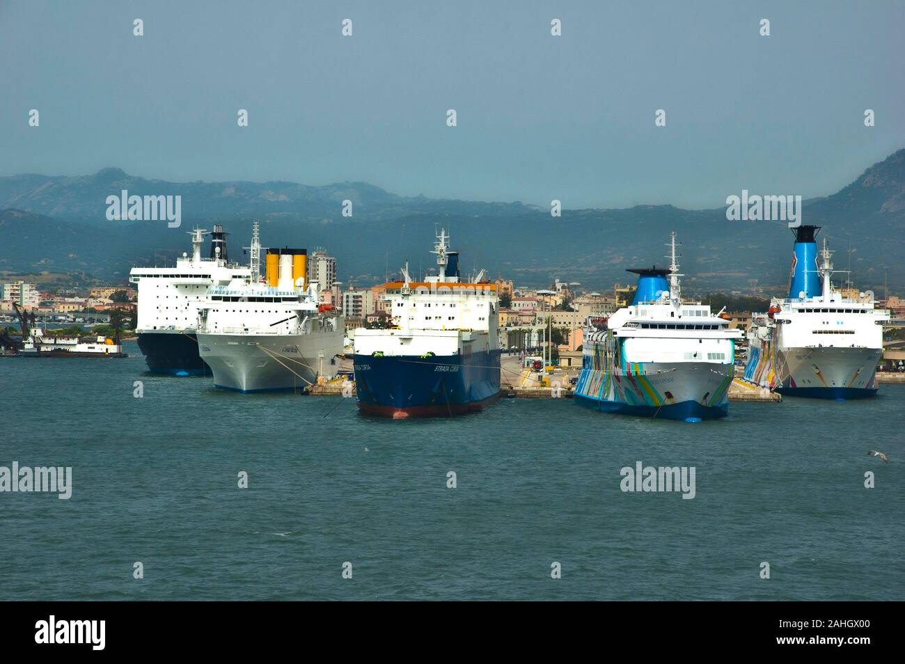 Ocean liners hi-res stock photography and images - Alamy