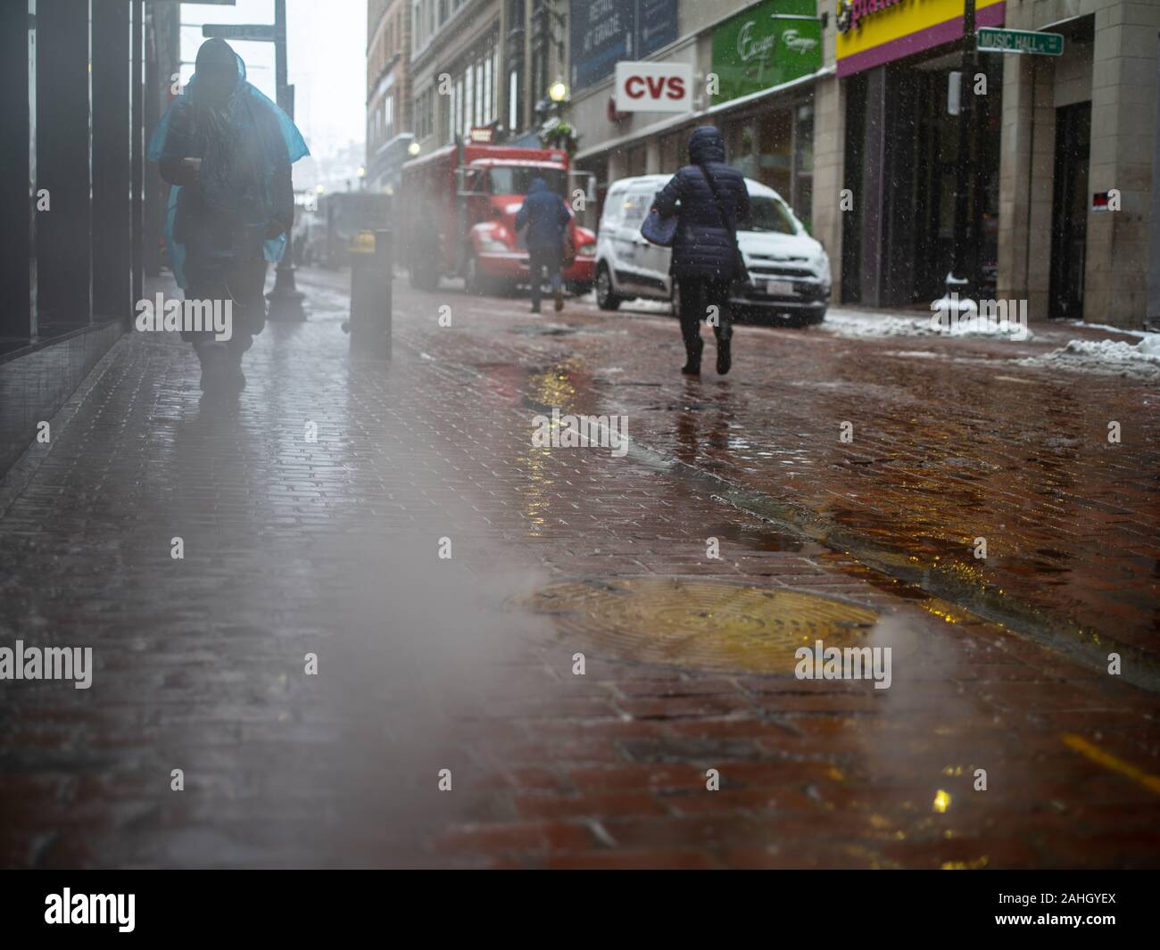 Steam rises from manhole hi-res stock photography and images - Alamy