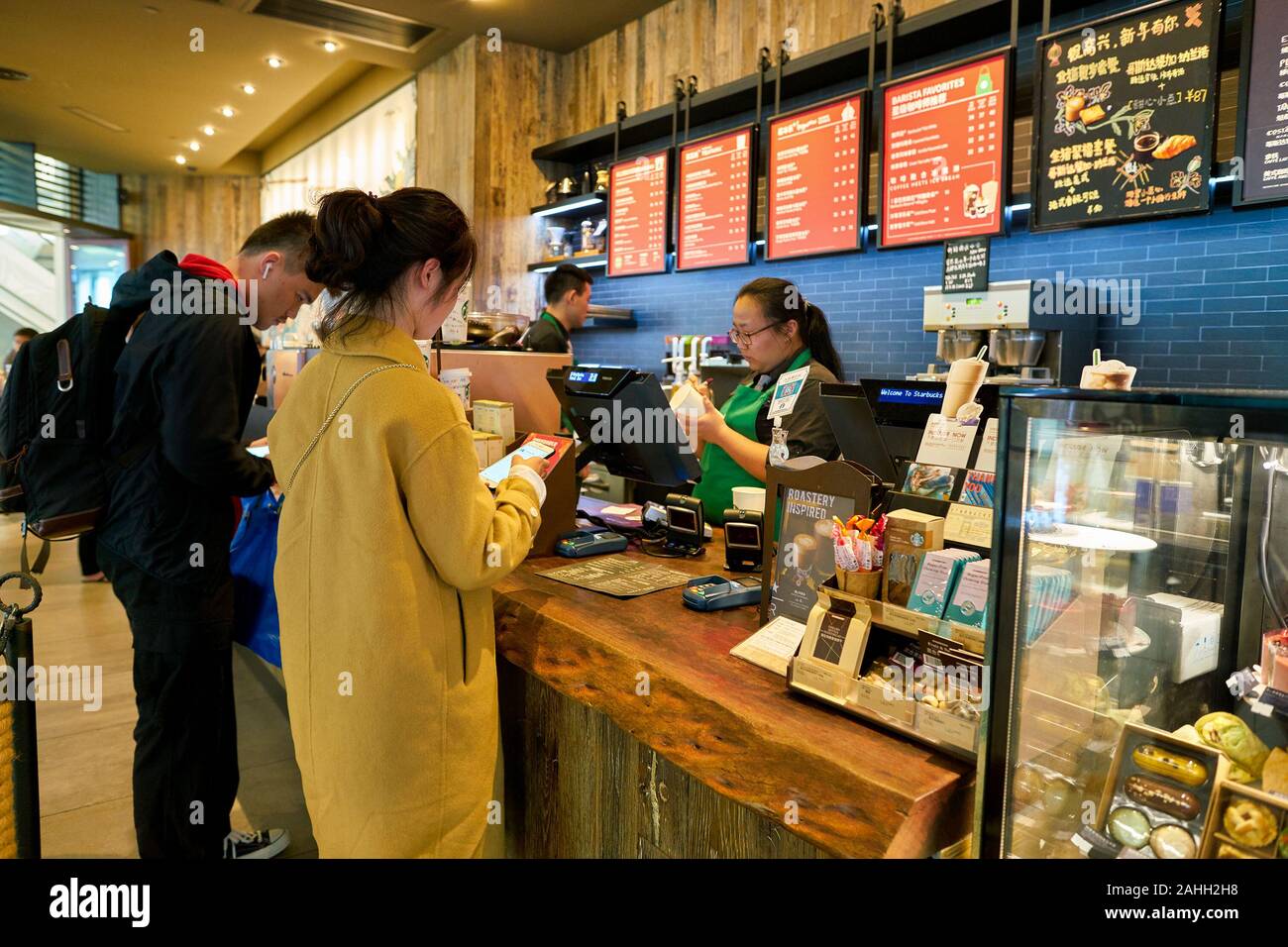 Ordering starbucks hi-res stock photography and images - Alamy