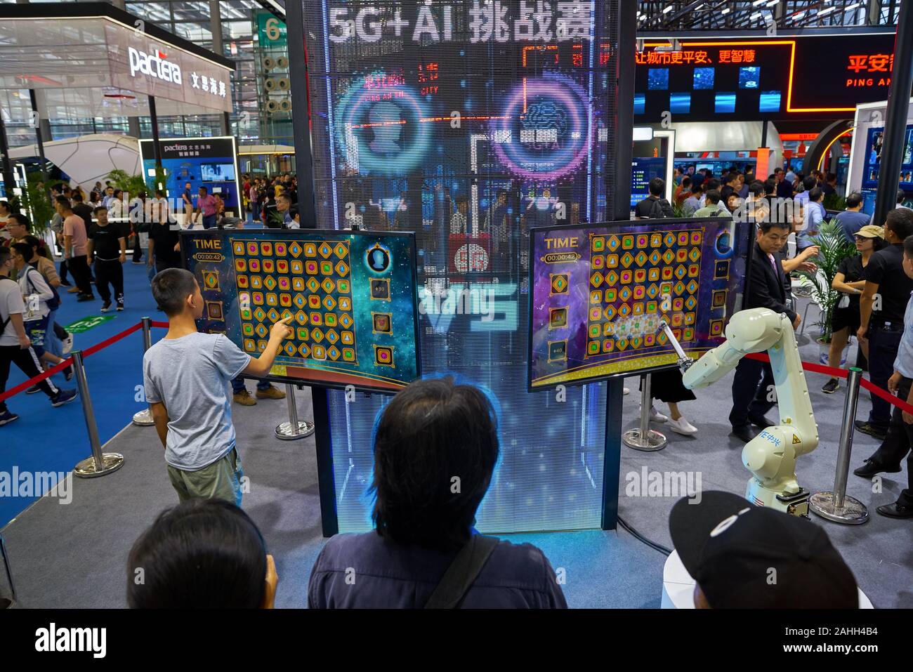 China expo 5g technology hi-res stock photography and images - Alamy