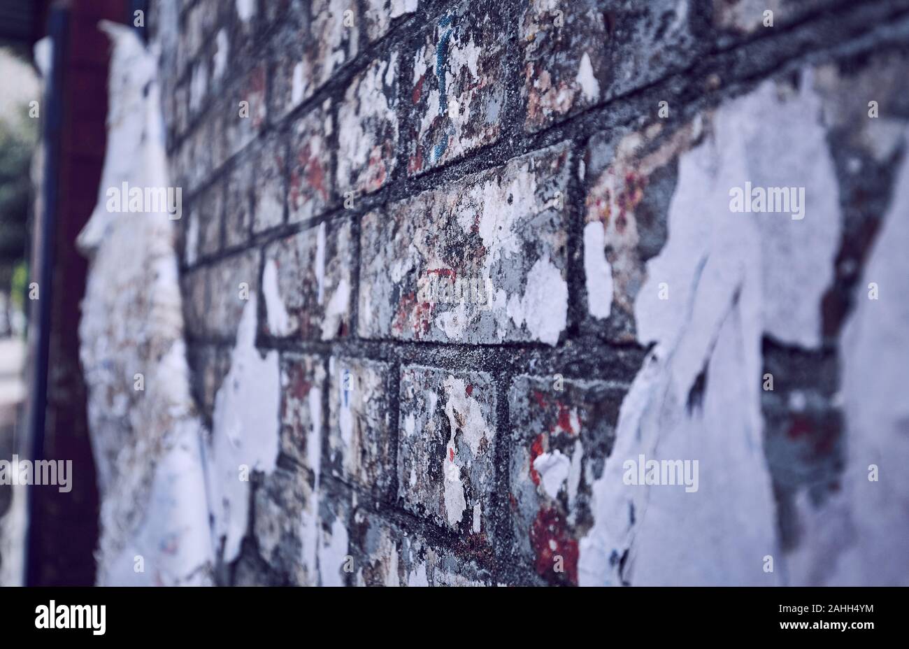 Peeling posters hi-res stock photography and images - Alamy