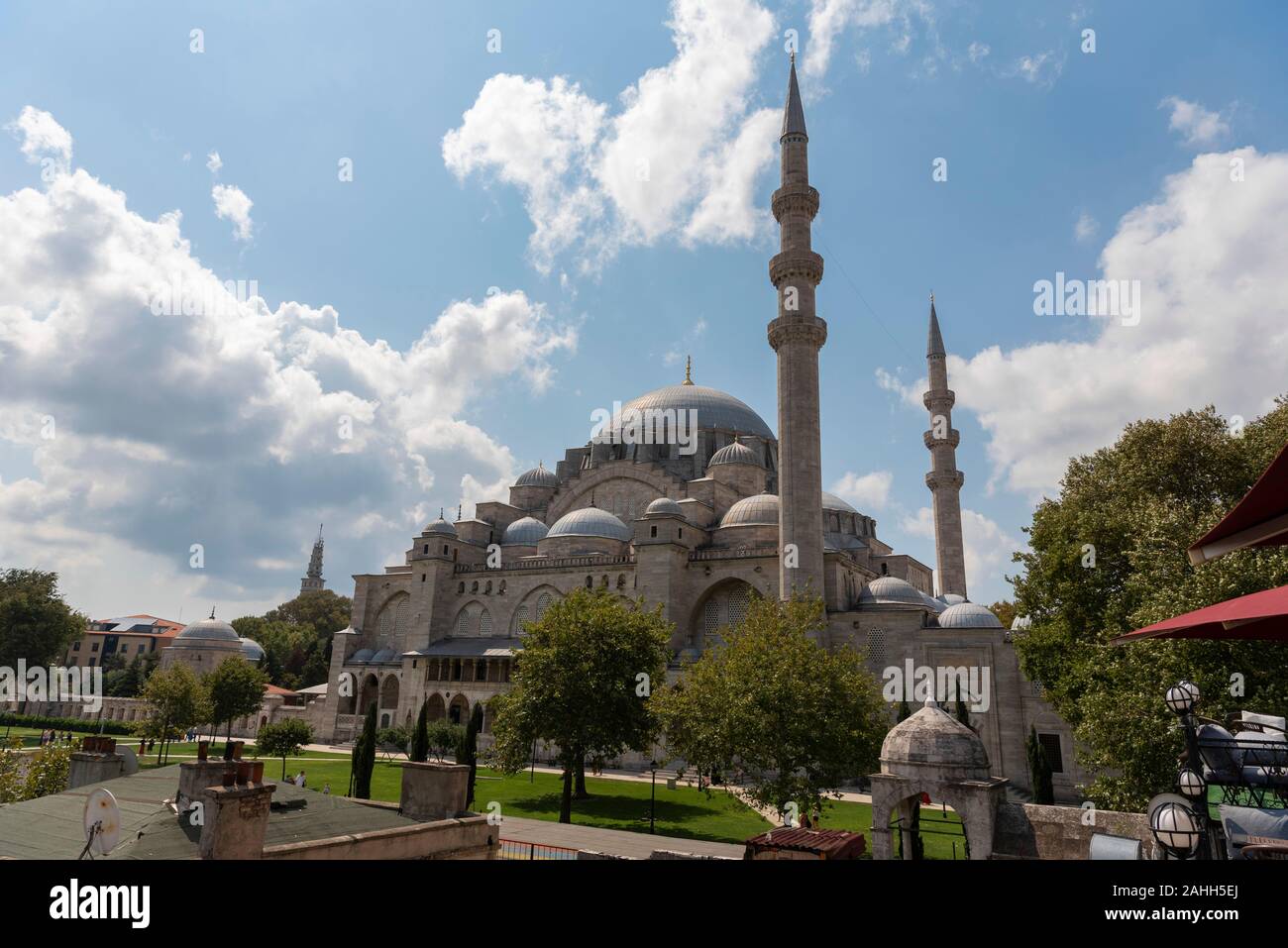View of the Historical Suleiman Mosque patio Stock Photo - Alamy