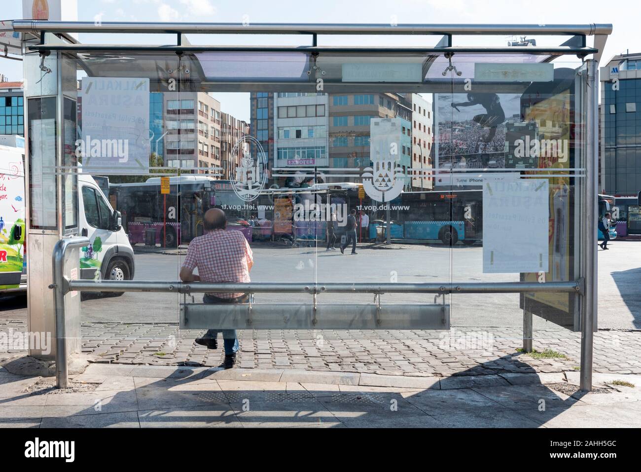 Bus stand hi-res stock photography and images - Alamy