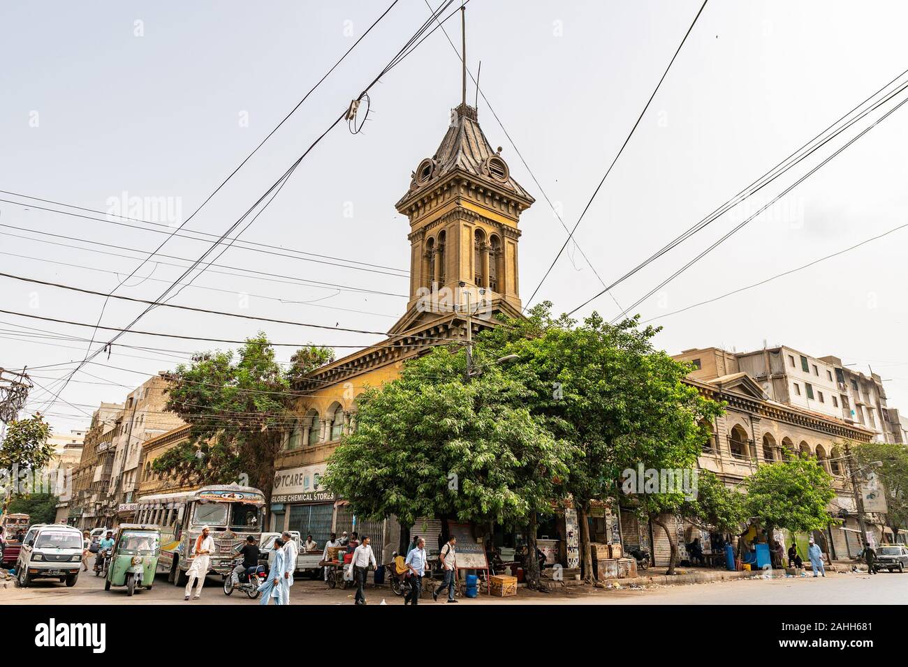 Karachi Common Building Picturesque View at Jinnah Road with Busy ...