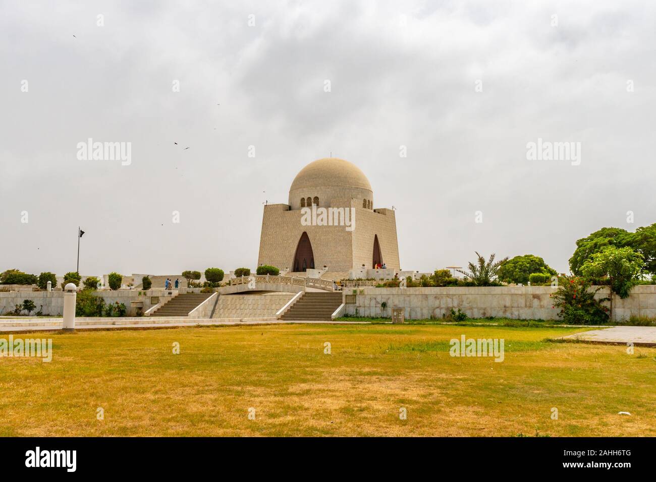 Karachi Mazar-e-Quaid Jinnah Mausoleum Picturesque View with Waving ...