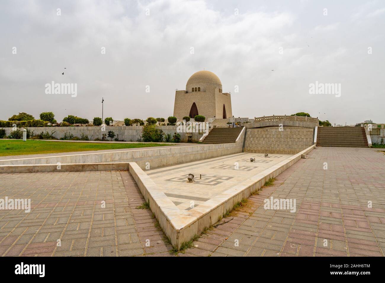 Karachi Mazar-e-Quaid Jinnah Mausoleum Picturesque View with Empty ...