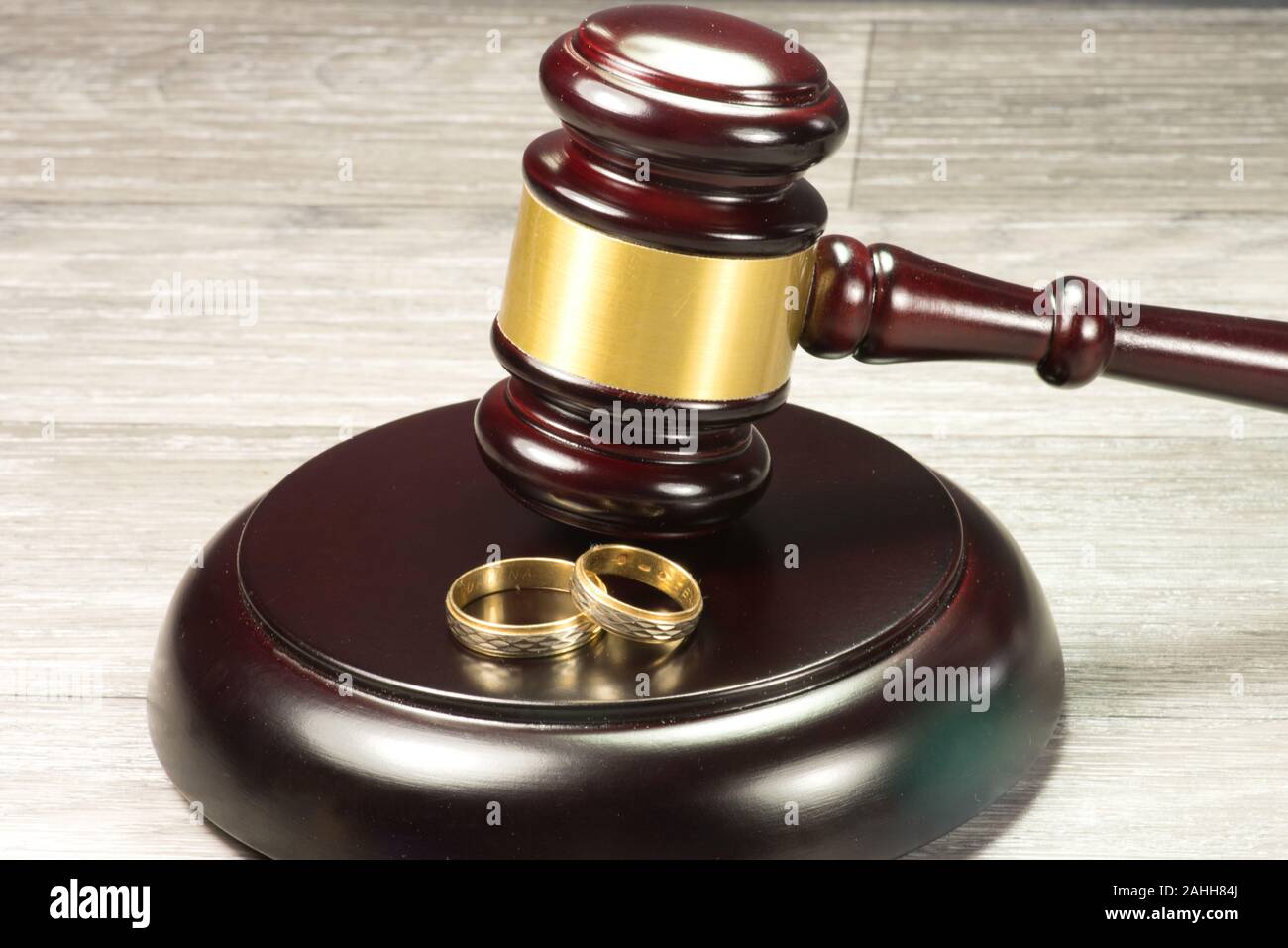 Judge gavel and two wedding rings Stock Photo - Alamy