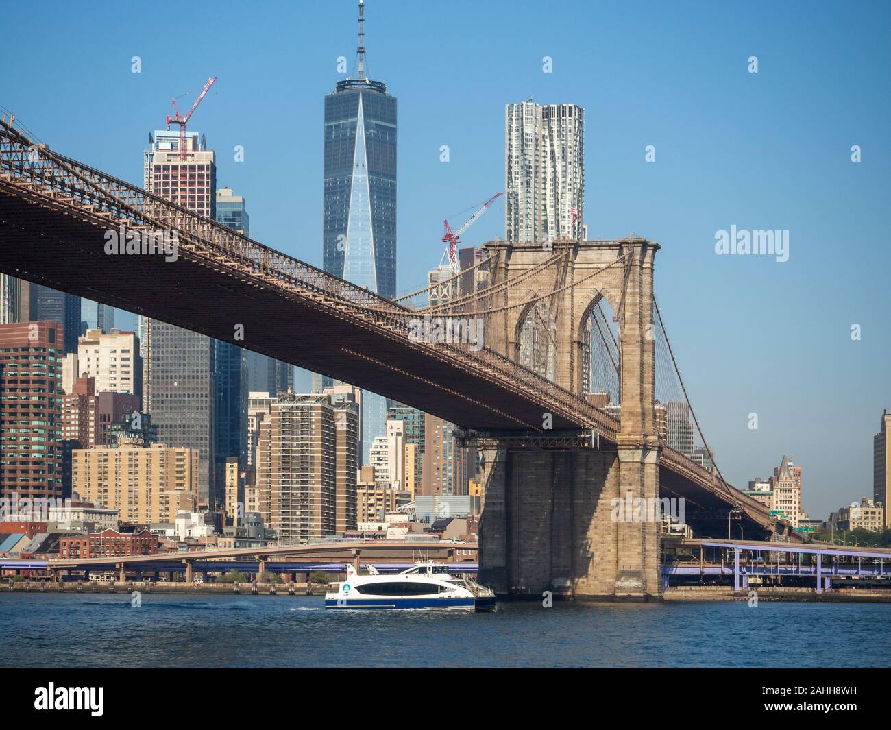 Brooklyn bridge, New York, USA [ Brooklyn bridge architecture with ...