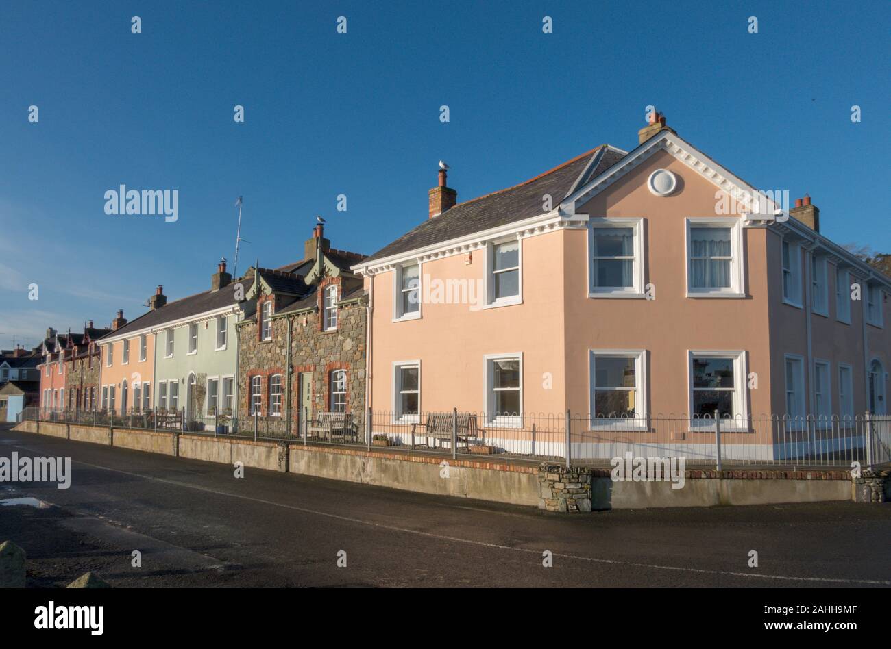 Old houses in ireland hi-res stock photography and images - Alamy