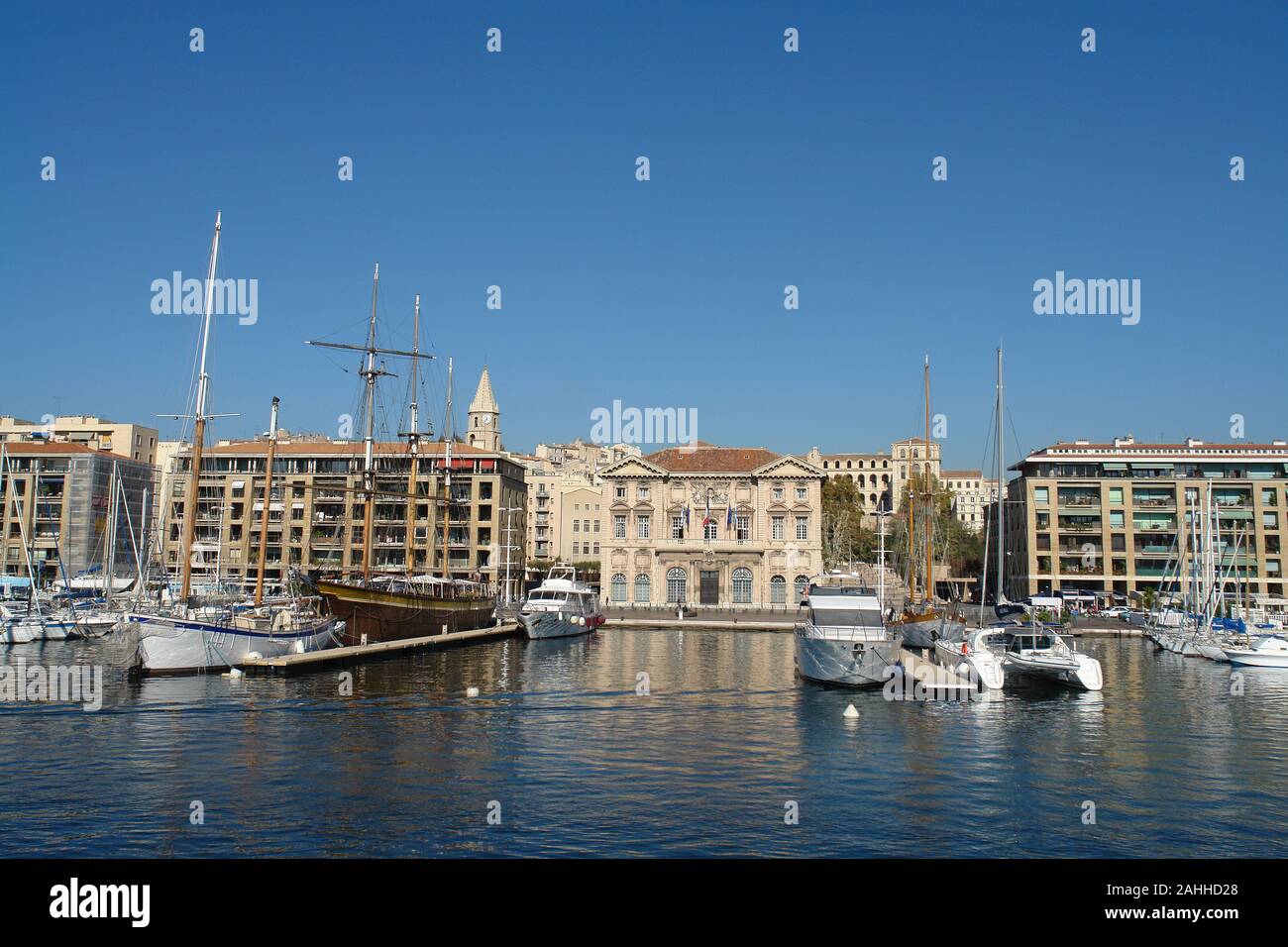 Marseille the old port Stock Photo - Alamy