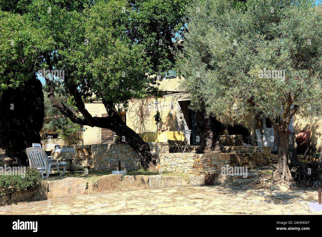 Old Provence farmhouse Stock Photo - Alamy