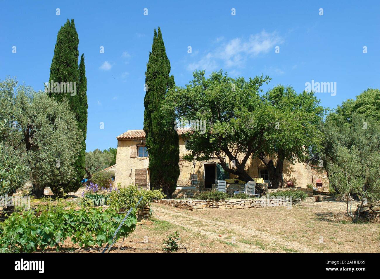Old Provence farmhouse Stock Photo - Alamy