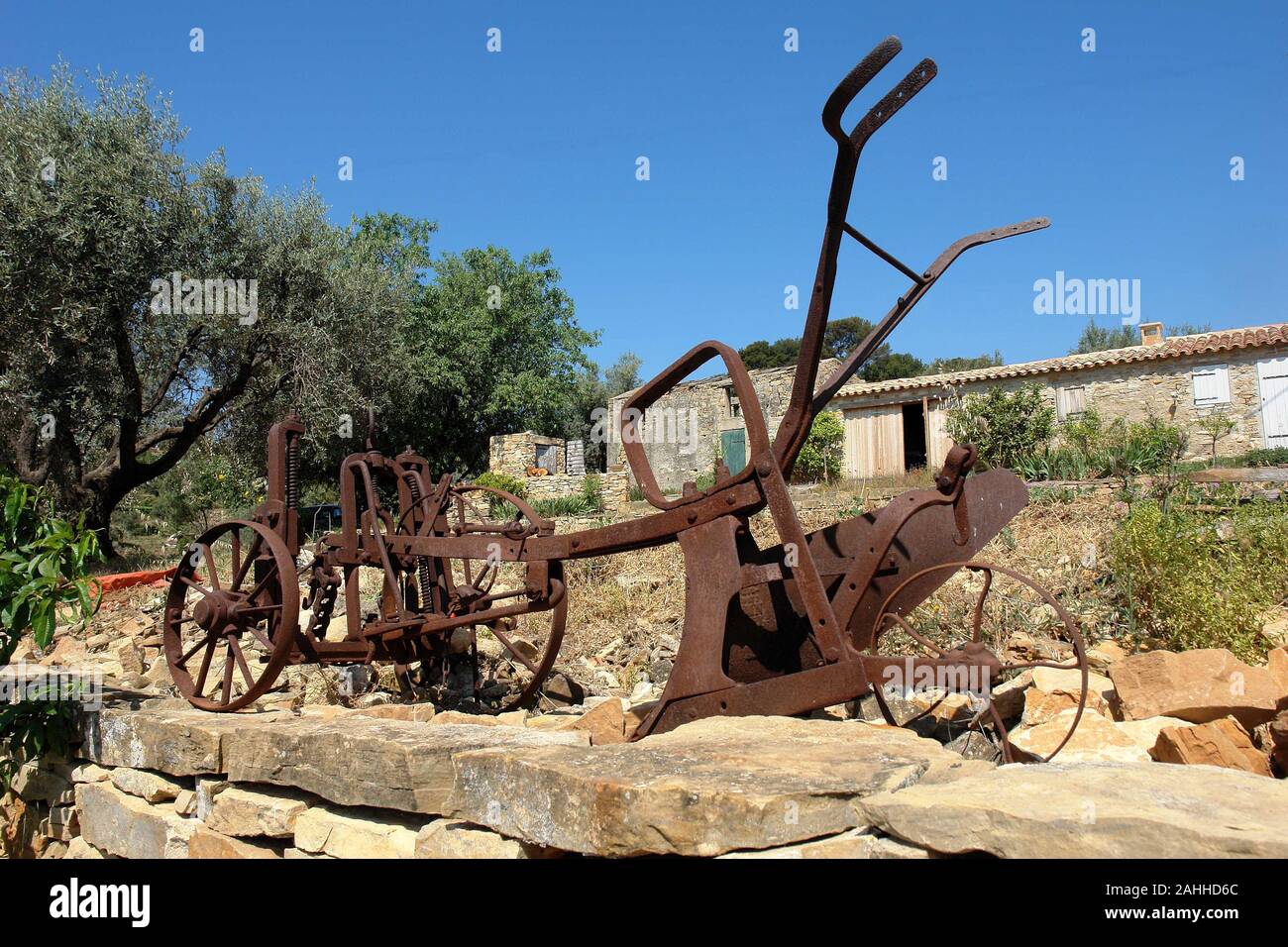 Old Provence farmhouse Stock Photo - Alamy