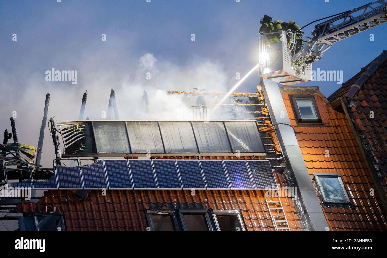 Entire roof hi-res stock photography and images - Alamy