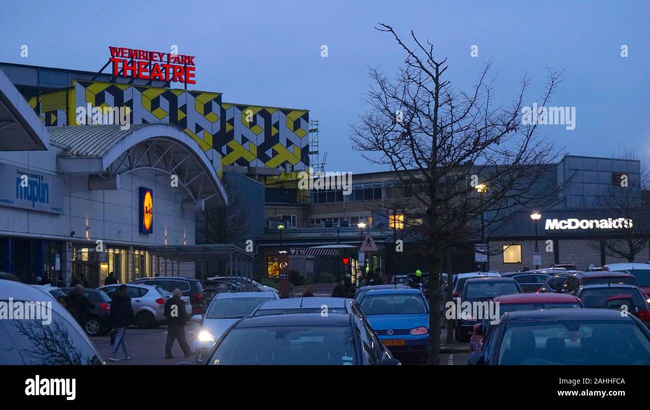 Wembley retail park hi-res stock photography and images - Alamy