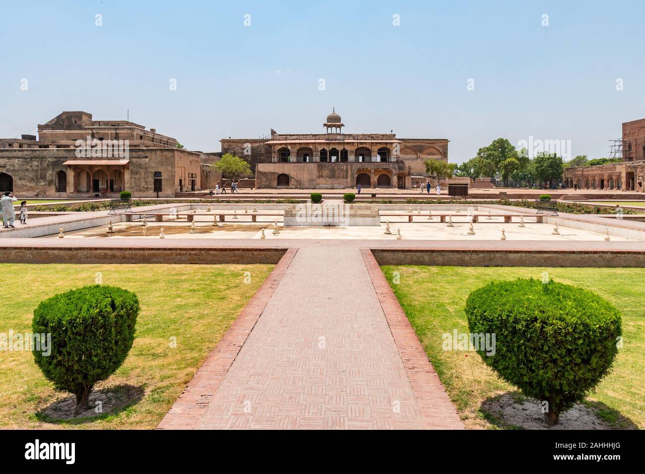 Mahal palace mirrors lahore fort hi-res stock photography and images ...
