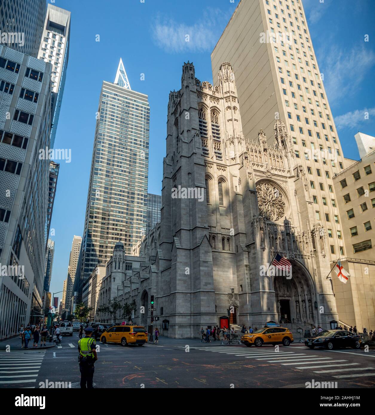 New york city buildings from below hi-res stock photography and images ...