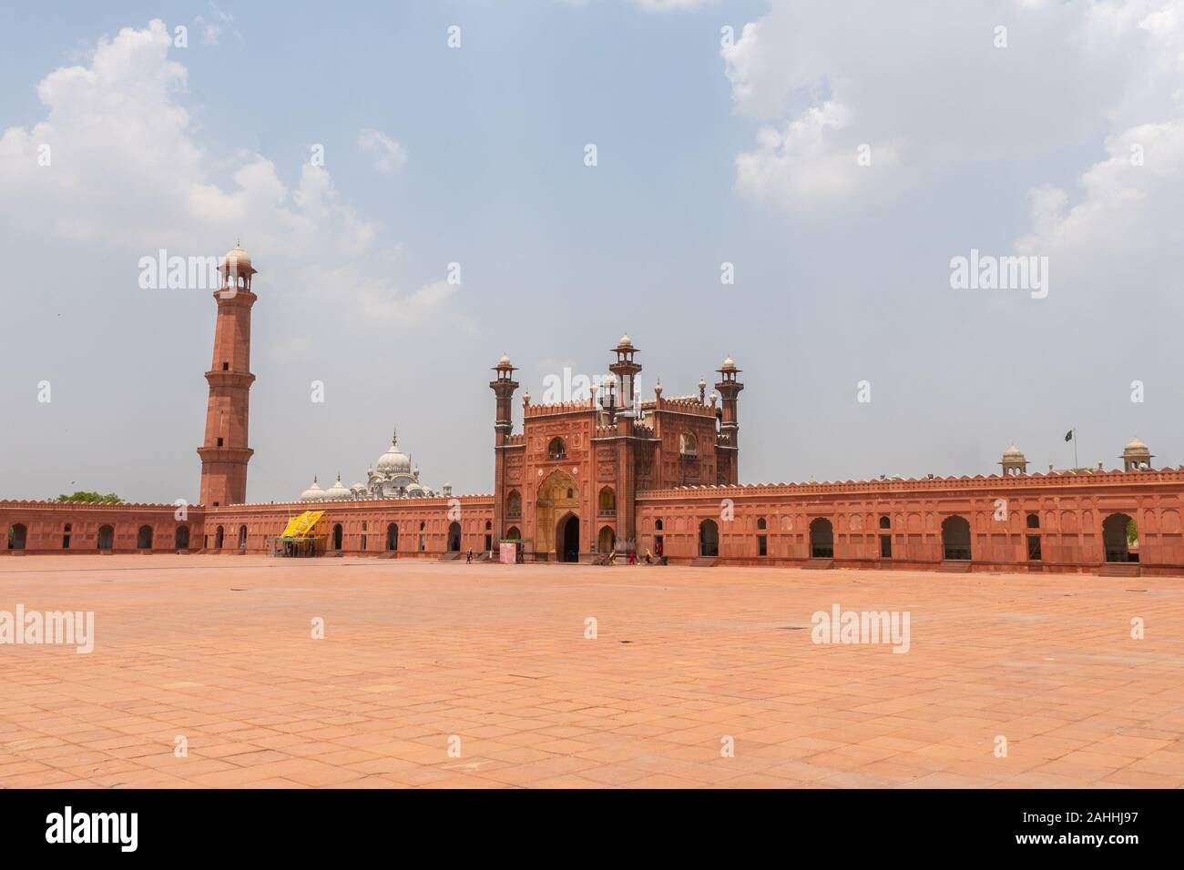 Badshahi masjid mosque hi-res stock photography and images - Alamy