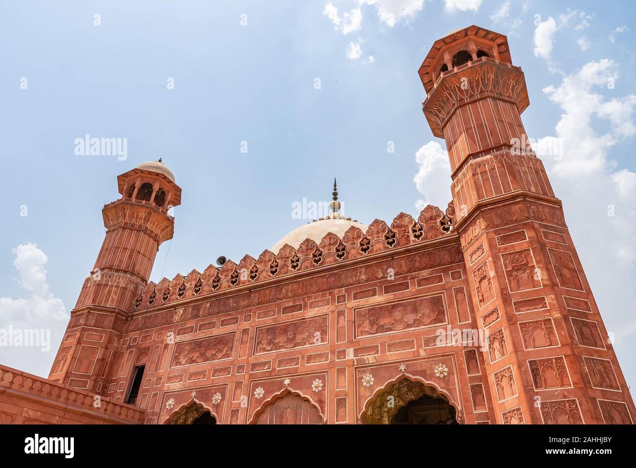 Badshahi mosque city hi-res stock photography and images - Alamy