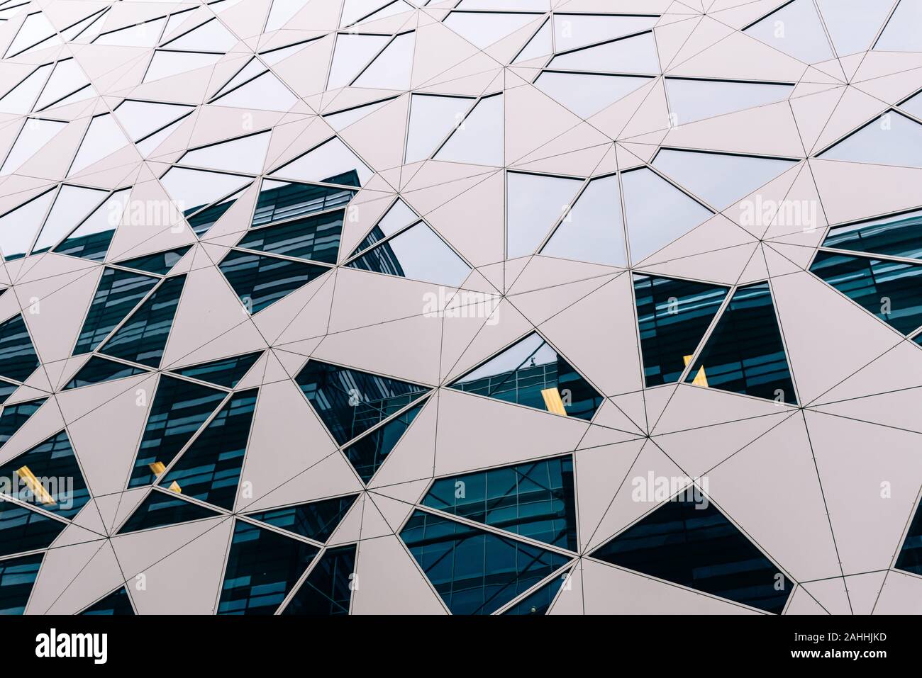 Glass curtain wall facade hi-res stock photography and images - Alamy