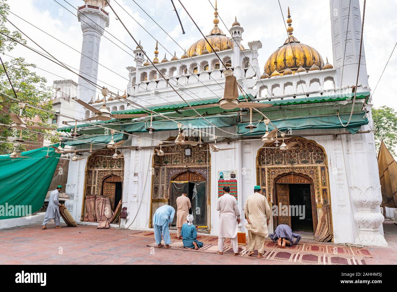 Lahore Sunehri Masjid Talai Golden Mosque at the Walled City ...
