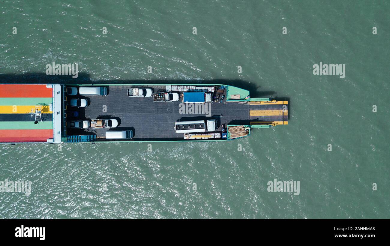 Open top cargo vessel hi-res stock photography and images - Alamy
