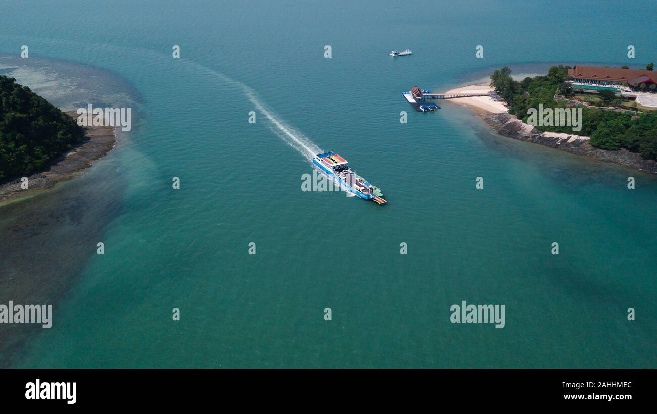 Open top cargo vessel hi-res stock photography and images - Alamy