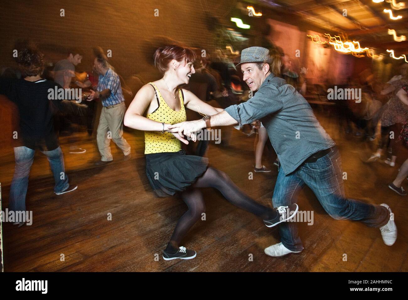 Swing old couple hi-res stock photography and images - Alamy