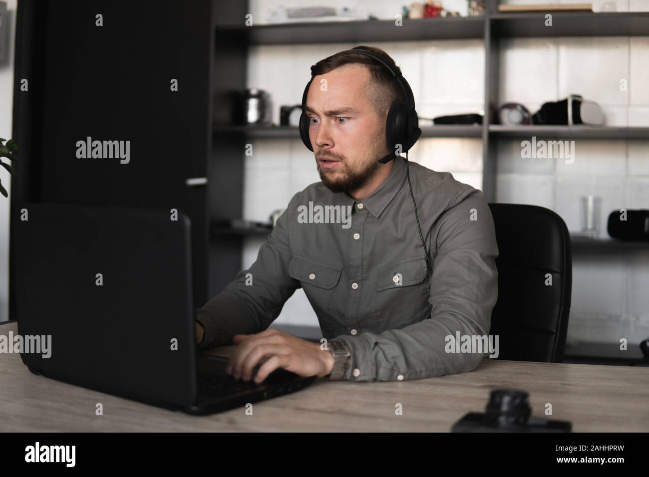 Angry man working on laptop hi-res stock photography and images - Alamy