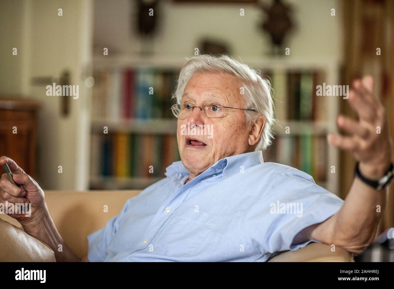 English broadcaster and naturalist hi-res stock photography and images ...