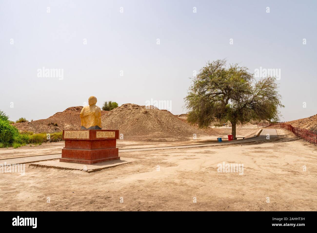 Statue of priest king mohenjo daro hi-res stock photography and images ... Statue of priest king mohenjo daro hi-res stock photography and images ...