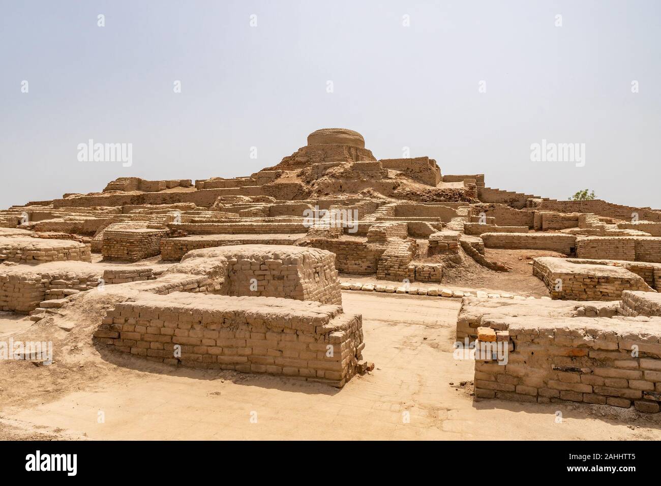 Dancing girl mohenjo daro hi-res stock photography and images - Alamy