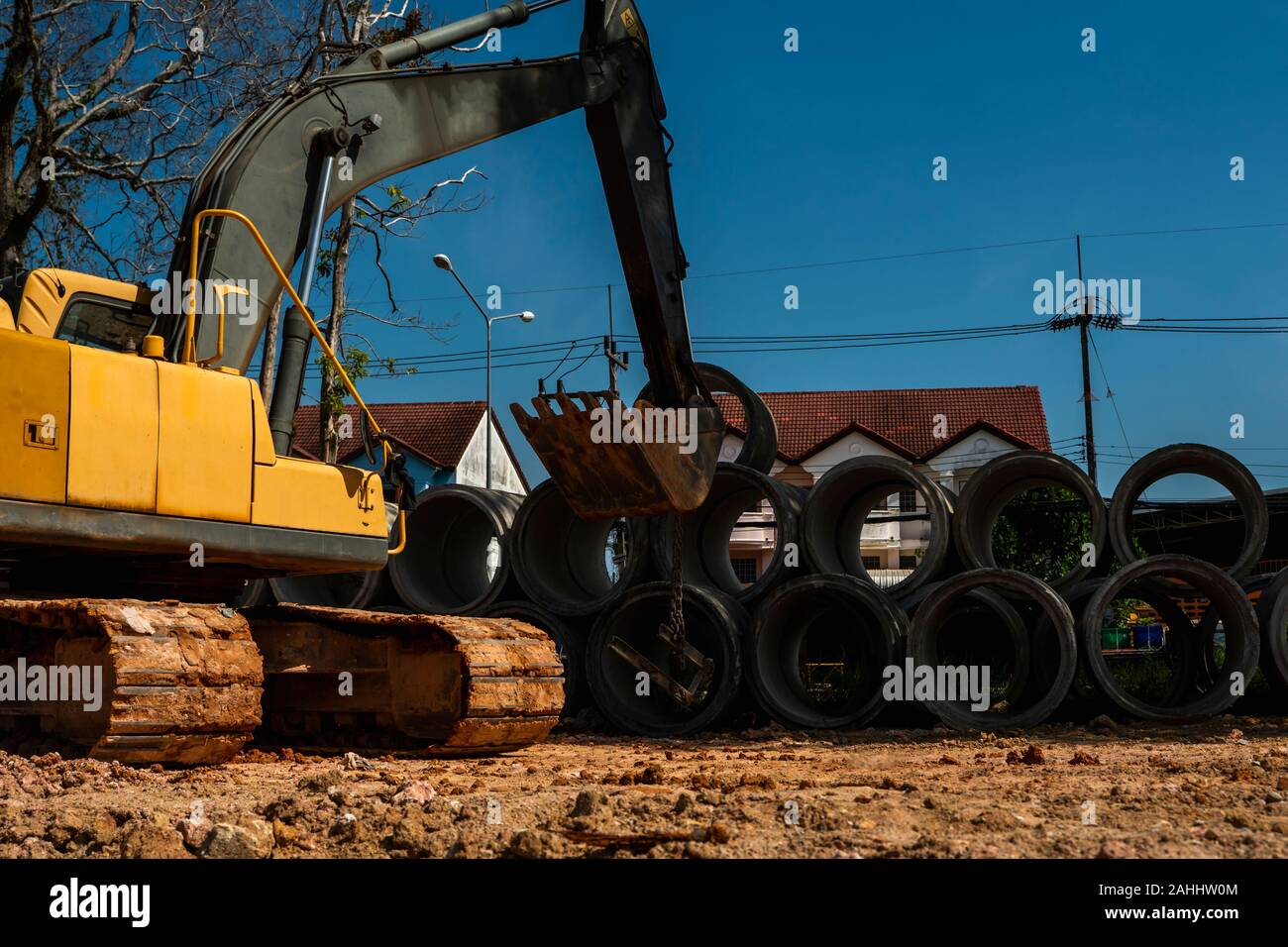 Wheel loader lifting excavator bucket hi-res stock photography and ...