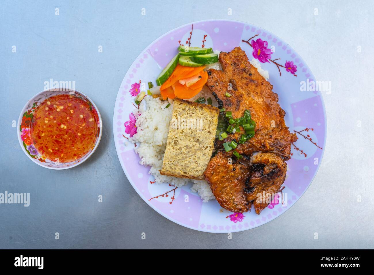 Vietnamese broken rice com tam hi-res stock photography and images - Alamy