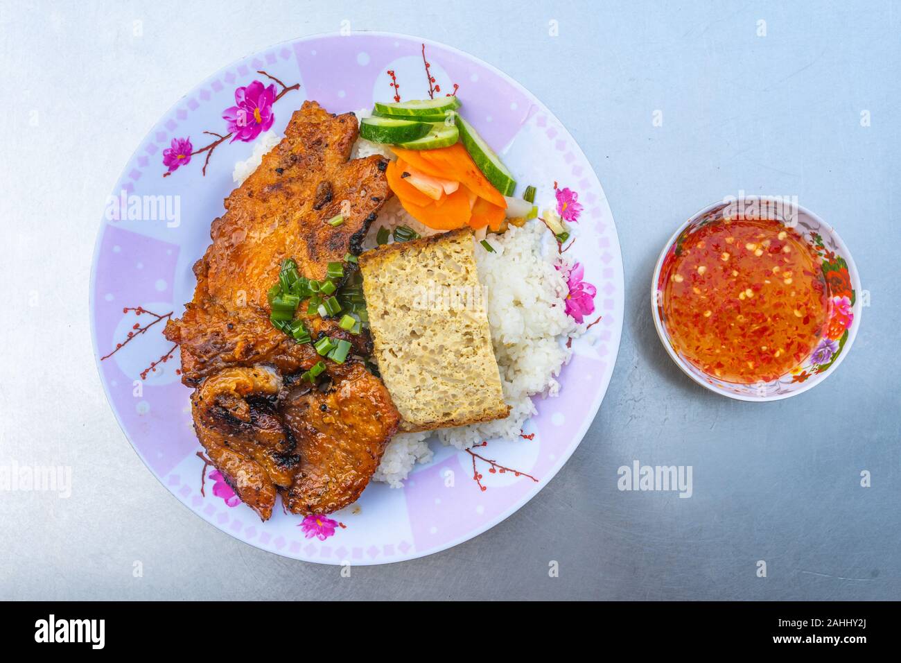 Vietnamese broken rice com tam hi-res stock photography and images - Alamy