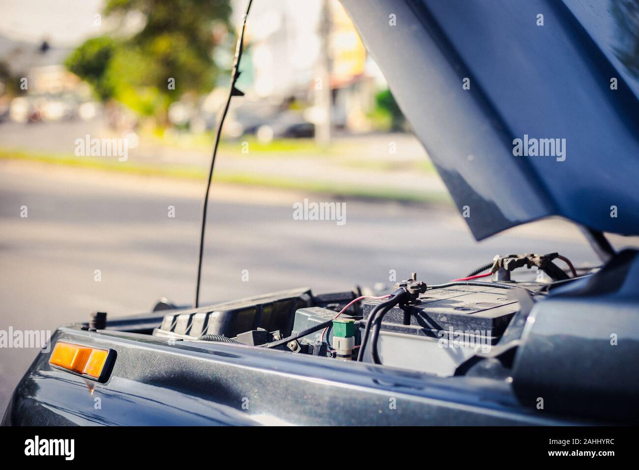 Car hood open hi-res stock photography and images - Alamy
