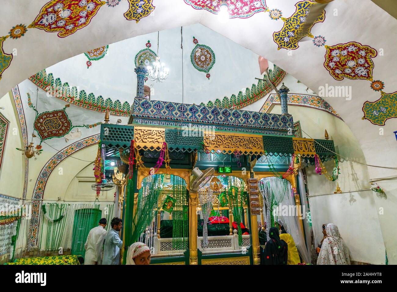 Multan Inner City Street Picturesque View of Mausoleum Grave Coffins ...