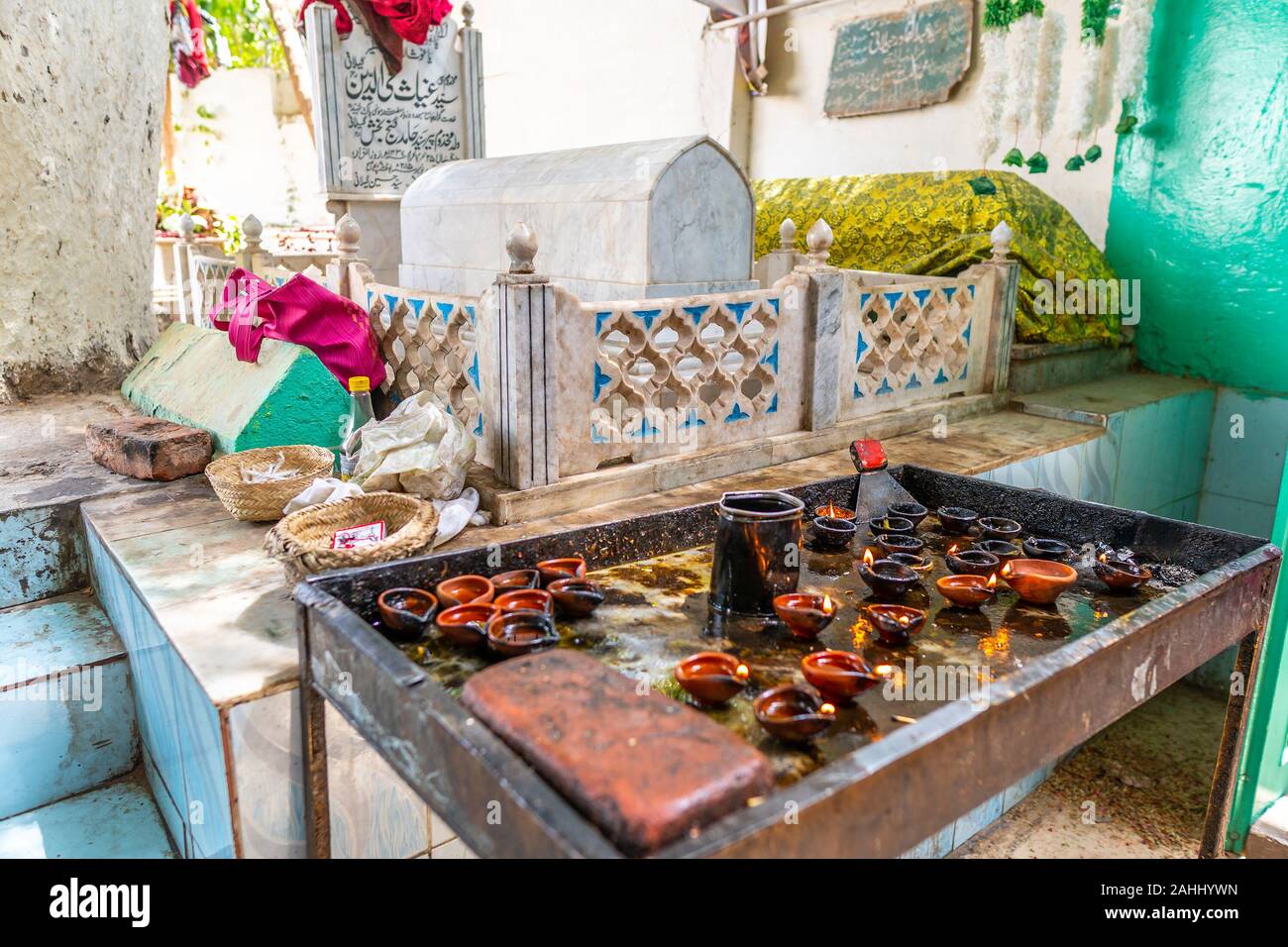 Multan Inner City Street Picturesque View of Mausoleum Grave Coffins ...