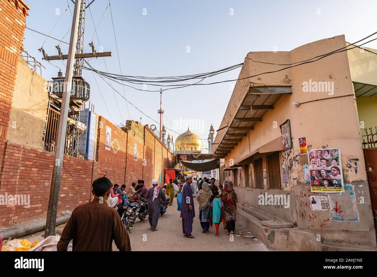 Lal shahbaz qalandar shrine hi-res stock photography and images - Alamy